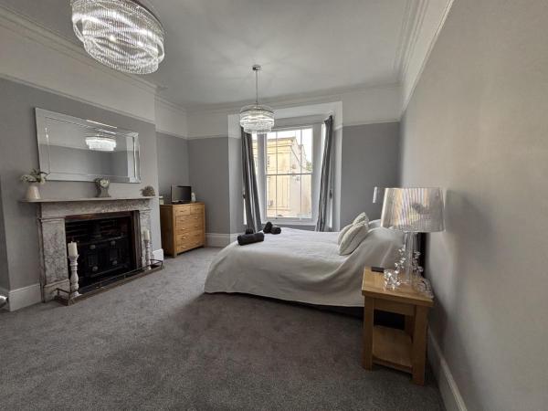 Sleeps 7 Beaches, Restaurants, Buses, Nearby! - Gosport