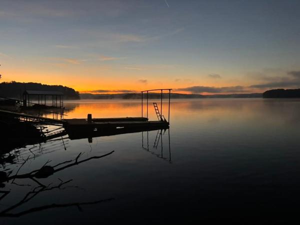 Lake Views-dock-fish-jacuzzi-boat Rental Service - Cadiz, KY