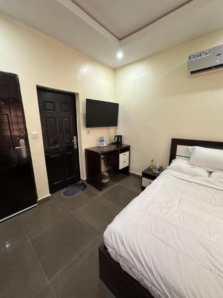 Casa La Quente - Single Room With Private Bathroom - Abuja
