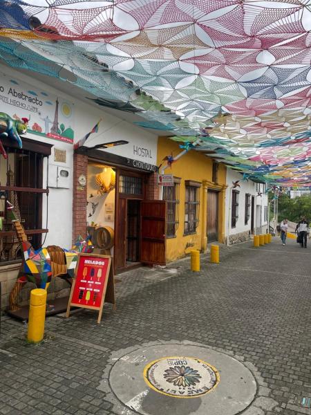 Hostal Chontaduro Casa Colonial En Pleno Centro Histórico De Cali- Se Alquila La Casa Entera Para 12 Personas O Por Habitaciones - Cali