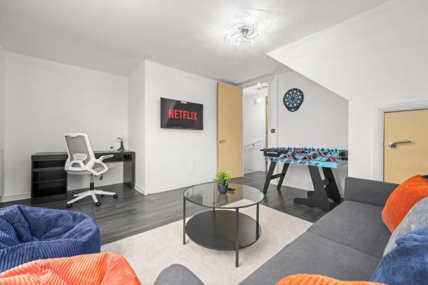 Spacious 3 Bedroom Manchester House For Single & Group Accommodation Upto 10 Guests - Stockport
