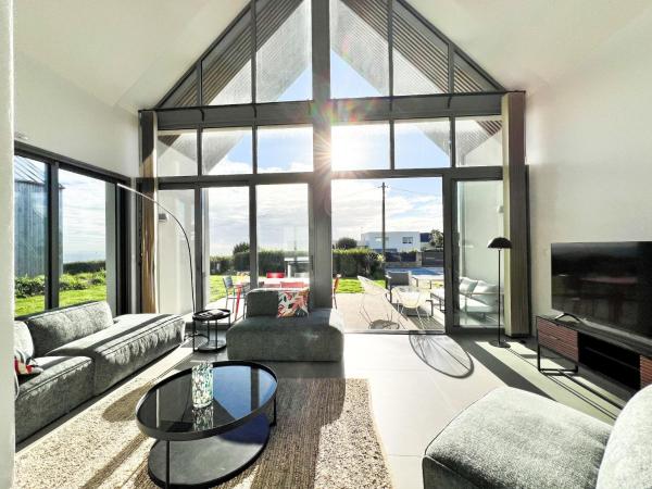 Architect-designed Villa With Sea View - Conquet
