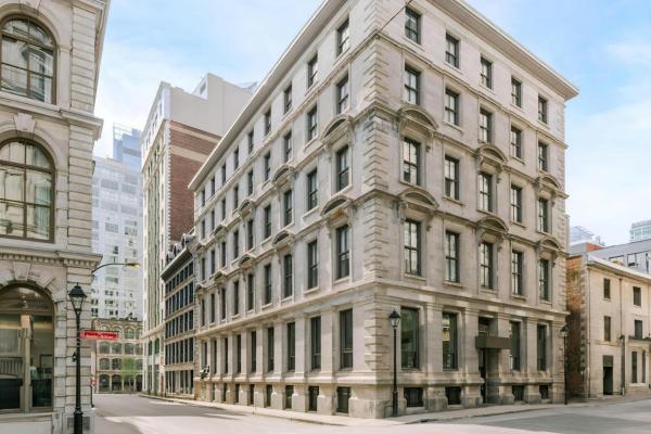 The Alexander - Old Montreal - Québec