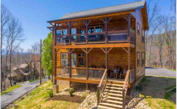 Lux Cabin Smoky Mtn View, Dog Friendly, Hot Tub! - Cosby, TN