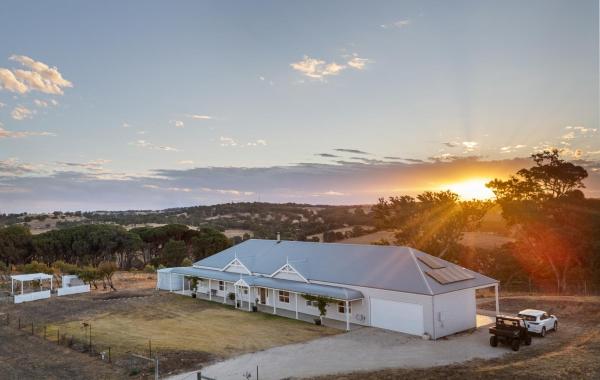 Rolling Hills Estate - Off Grid Luxury - Macclesfield