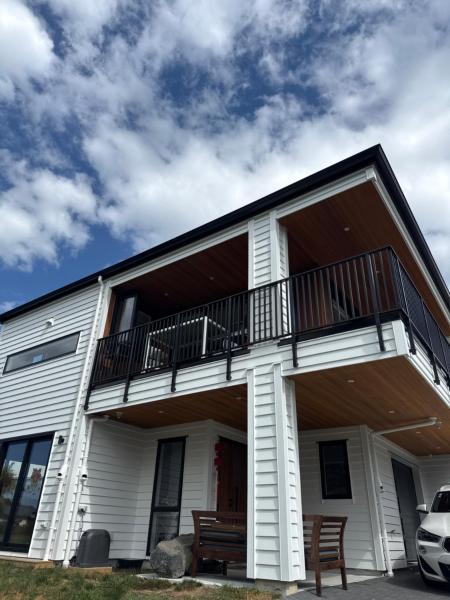 Te White Whare - Riverhead
