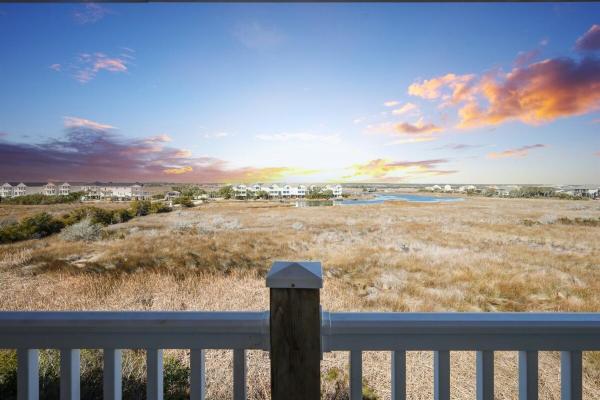 Surf City Sunrise Vista Suite -Pool-elevator-beach - サーフ・シティ, NC