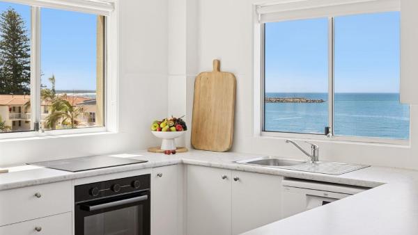 Boorolong 1 - Beachfront Apartment With Convent Beach Views - Holiday Yamba - Angourie