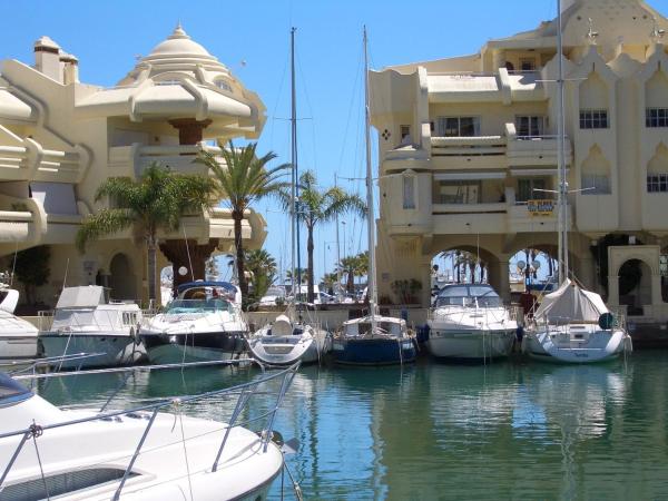 Isla Benalmadena - Benalmádena