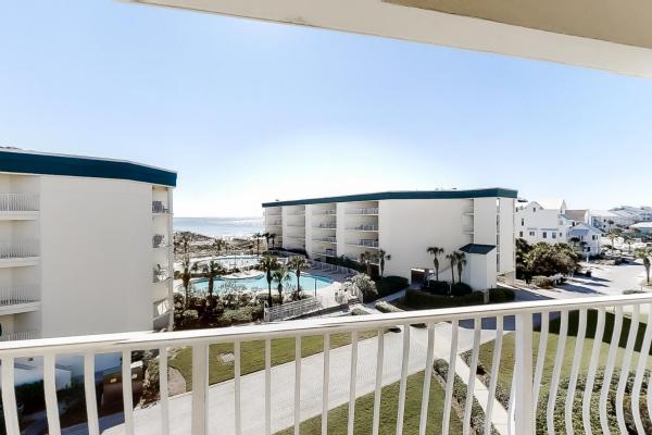 Magical 3rd-floor Condo With Pools Telescope For Stargazing & Pickleball - Seacrest, FL