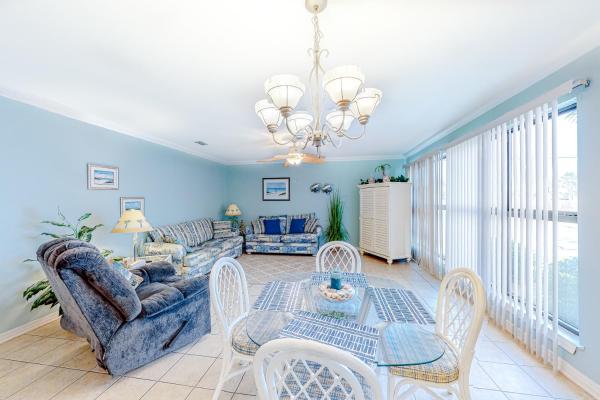 Pool-side Condo With Pool Private Washer&dryer Walk To Beach & Free Wifi - Navarre, FL