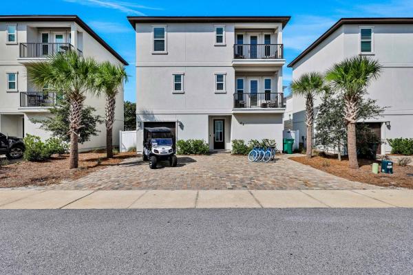 Luxury Home Near Beach With Pool & Bikes Included - Dog-friendly - Destin, FL