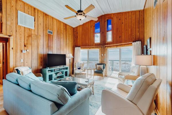 Gulf-front Home With Wifi Private Beach Boardwalk & Views - Dog-friendly - Indian Pass, FL