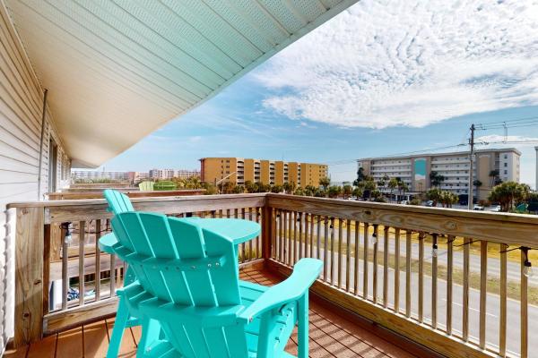 Cozy Coastal Condo Dog Friendly Gulf View And Close To Beach Access - Okaloosa Island, FL