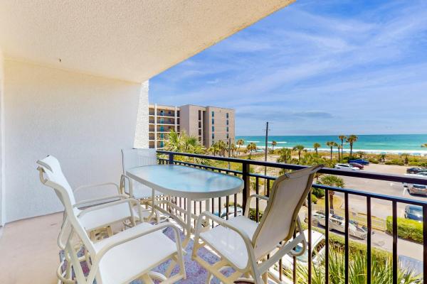 Serene Gulf-front Condo With A Pool Tennis Grilling Area & Beach Access - Fort Walton Beach, FL