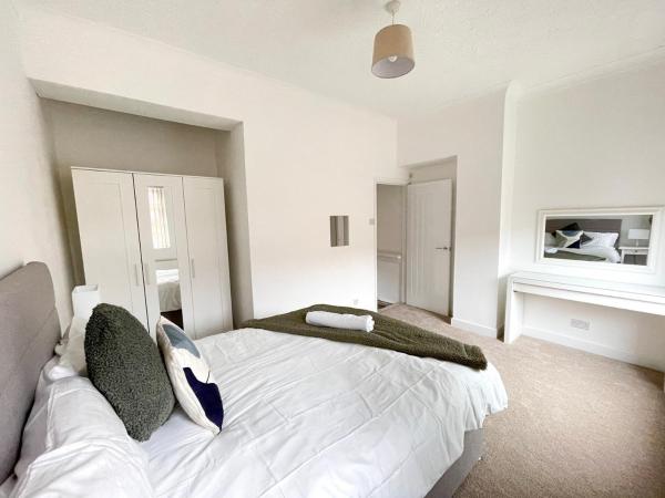3 Bed Plus Sofa Sleeps 6 Central - Stockton-on-Tees