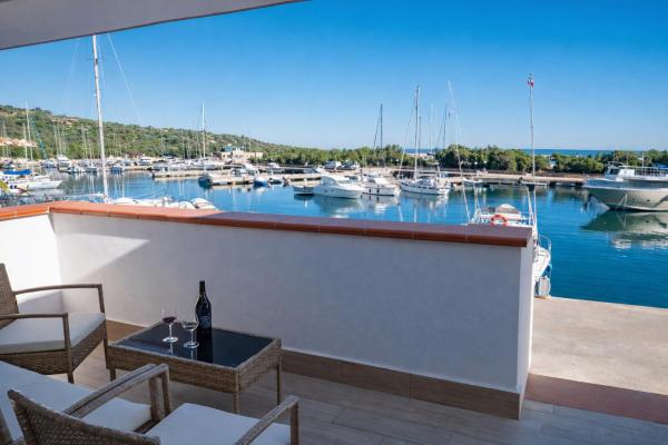 Le Residenze Dei Fiori - San Teodoro