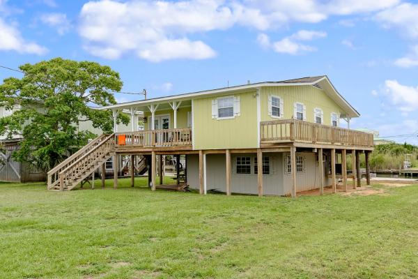 Canal Side Home With Room For A Boat - Dauphin Island, AL