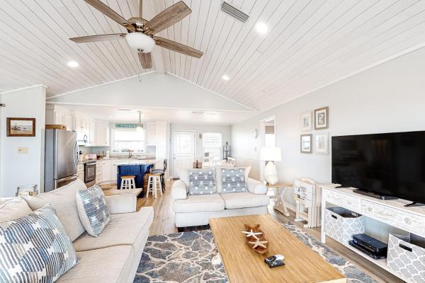 Waterfront Beach House On The Sound With Breathtaking Sunset Views & Gulf Access - Dauphin Island, AL