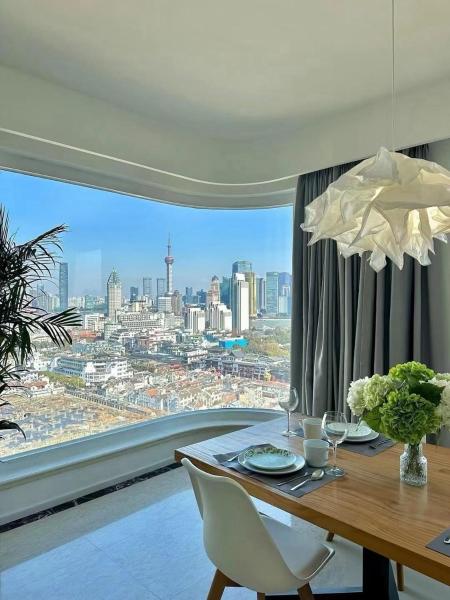 Urban Breeze - Near The Bund - Shanghaj