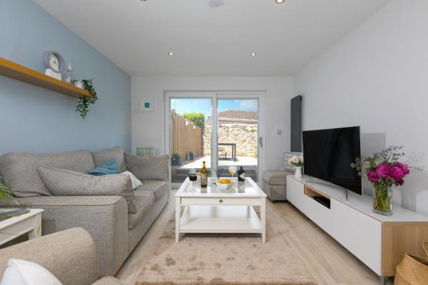 Chi Lowen - Carbis Bay