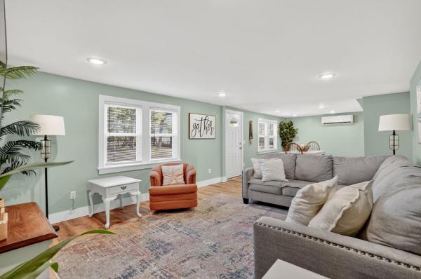 Eastside Escape | Updated 4br Chincoteague Home On Church St Near Downtown Shops - Chincoteague, VA