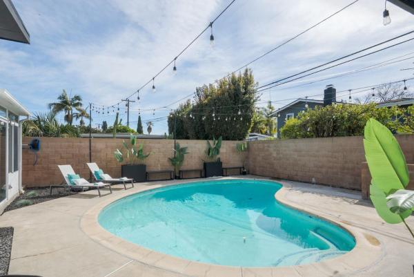 Heated Pool - 20 Minutes To Disney - Games - Parking - Downey, CA