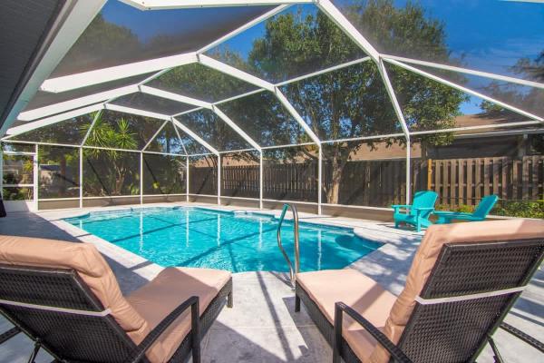 Beach Getaway - Private Heated Pool & 2 King Beds - Sebastian, FL