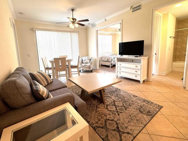 New Condo Near Beach Ideal For Remote Work - Florida
