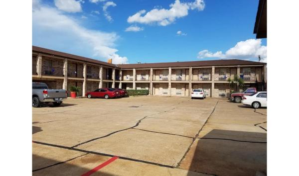Golden Motel Near Houston Medical Center - Houston, TX