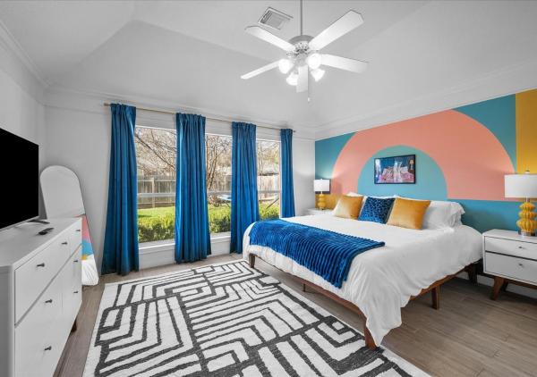 New! Stylish Home Arcade & Fireplace Sleeps 10 - Cedar Park, TX