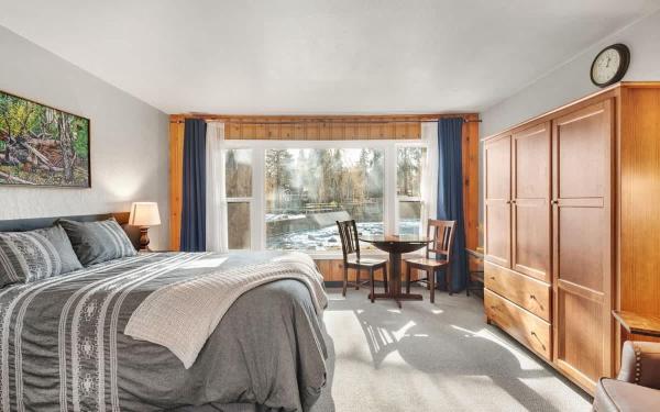 Riverfront Studio With Trail Access - Bend, OR