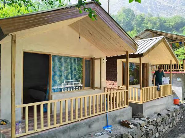 Manali Adventures Stay & Cafe - Himachal Pradesh