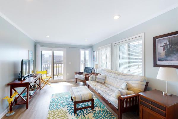 Renovated First-floor Oceanside Condo With Courtyard And Pool Views + Free Wifi - Atlantic Beach, NC