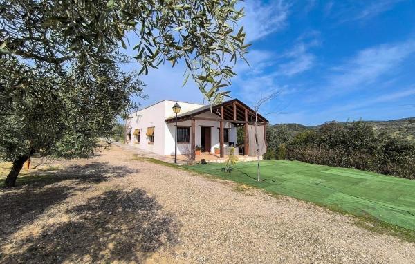 Awesome Home In Adamuz With Private Swimming Pool, Can Be Inside Or Outside - Villafranca de Córdoba