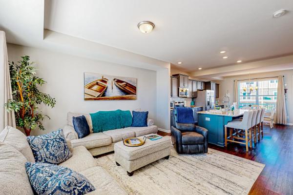 Modern Townhome With Resort-style Pool, Clubhouse, Lake For Fishing/kayaks - Beaufort, NC
