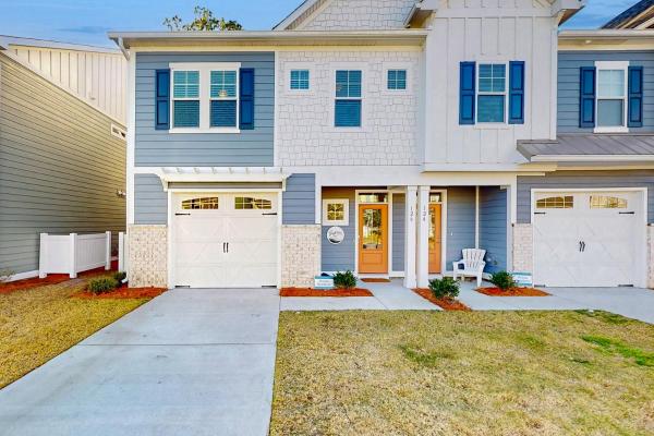 The Gough Coast; 3br With Seasonal Pool Access & Community Dock - Beaufort, NC