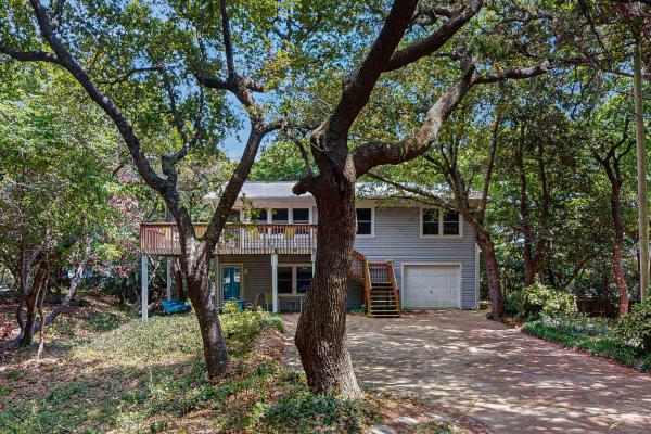 Perfect 5br Getaway With Central A/c, Full Kitchen And Relaxing Balcony - Emerald Isle, NC