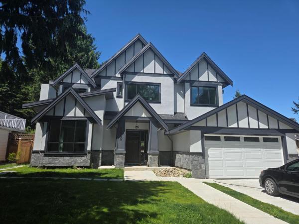 Beautiful Villa - White Rock