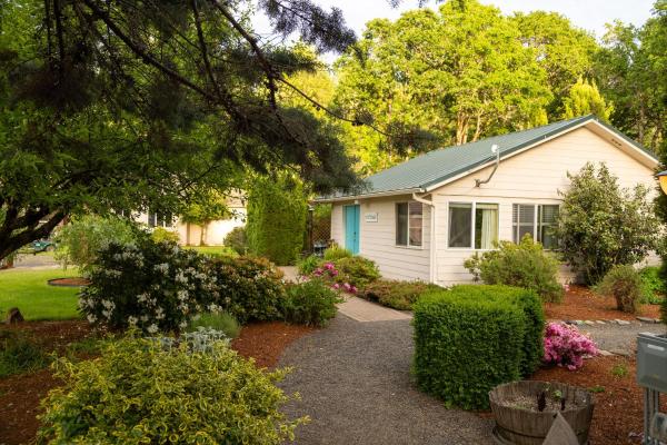 Riverside Cottage On River, By Wineries & Casino - Oregon