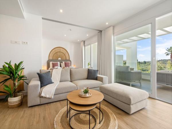 Stylish Lagoon Apartment Retreat - Casares