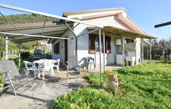 2 Bedroom Lovely Home In Punta Licosa - Montecorice