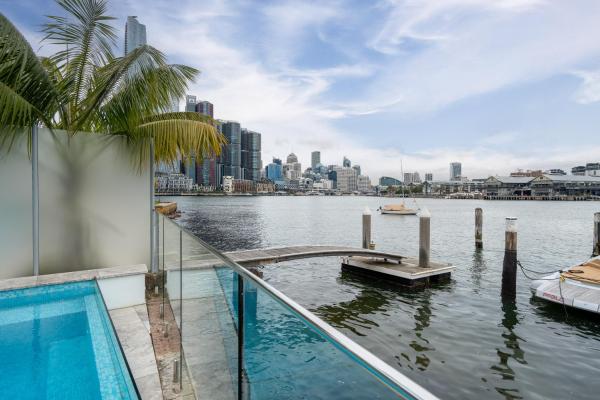 Pet Friendly Waterfront Escape In Balmain East! - Manly