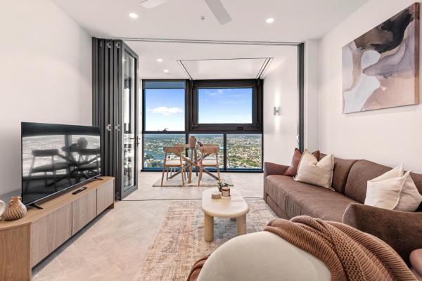 Queen’s Wharf | Skyline Getaway | Pool + Views - Milton