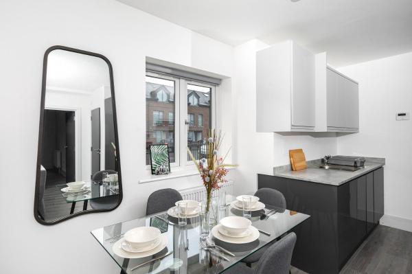 Modern Spacious 1bed With Allocated Parking, Fast Wi-fi, Private Garden, And Fast Access To Train And Bus Stations - Enfield