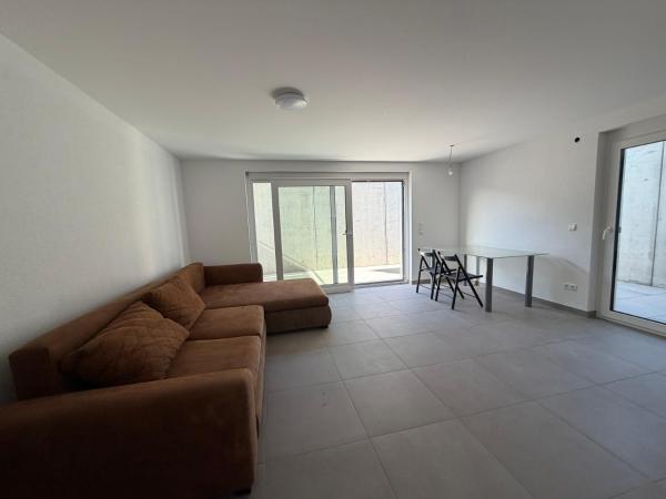 Moderne 2-zimmer-wohnung Mit Großer Terrasse Und Eigenem Stellplatz - Leonberg