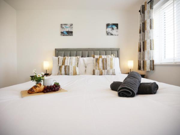 Gregor House By N And N Stays Modern Four Bedroom House In Calne With Private Parking, Perfect For Teams Or Families Staying In The Area, Long Stays Welcome - Chippenham