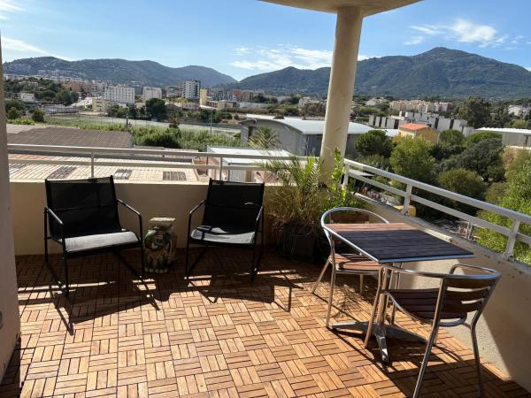 T3 à Ajaccio - 2 Chambres Avec Terrasse Et Parking Gratuit Proche Du Centre Ville Et Des Plages - Ajaccio