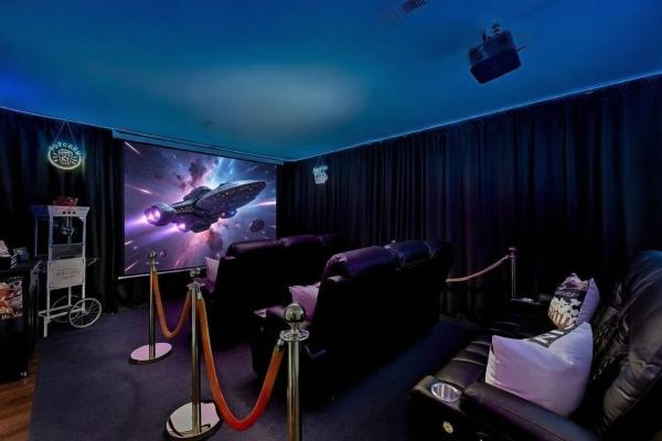 Arcade • Theater • Gym • Office • Sleeps 15 - Oak Park, IL