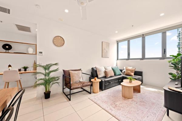 The Plaza |2 Bed • Bright & Comfy • Pool • Parking - Salisbury